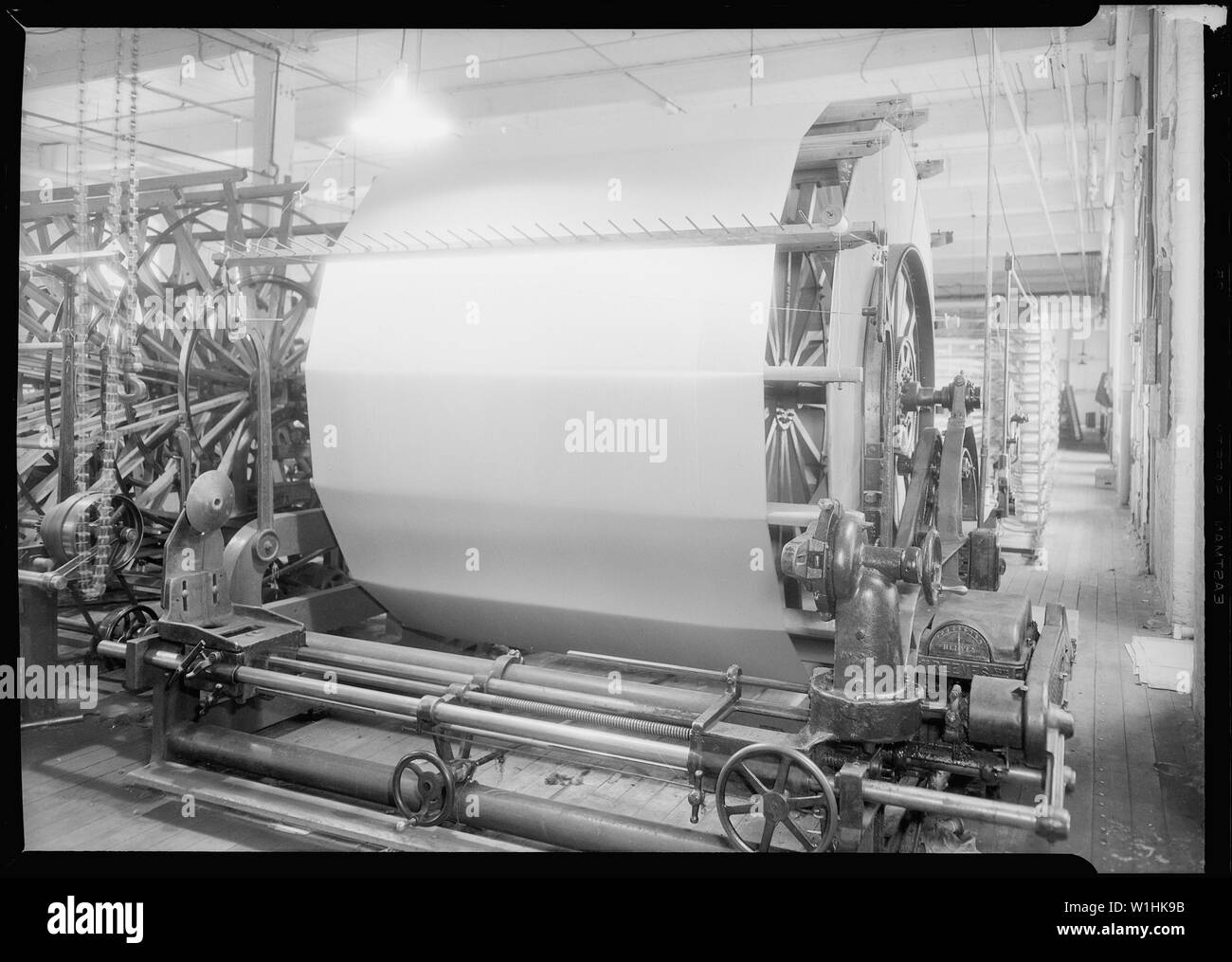 Warping machine Black and White Stock Photos & Images - Alamy