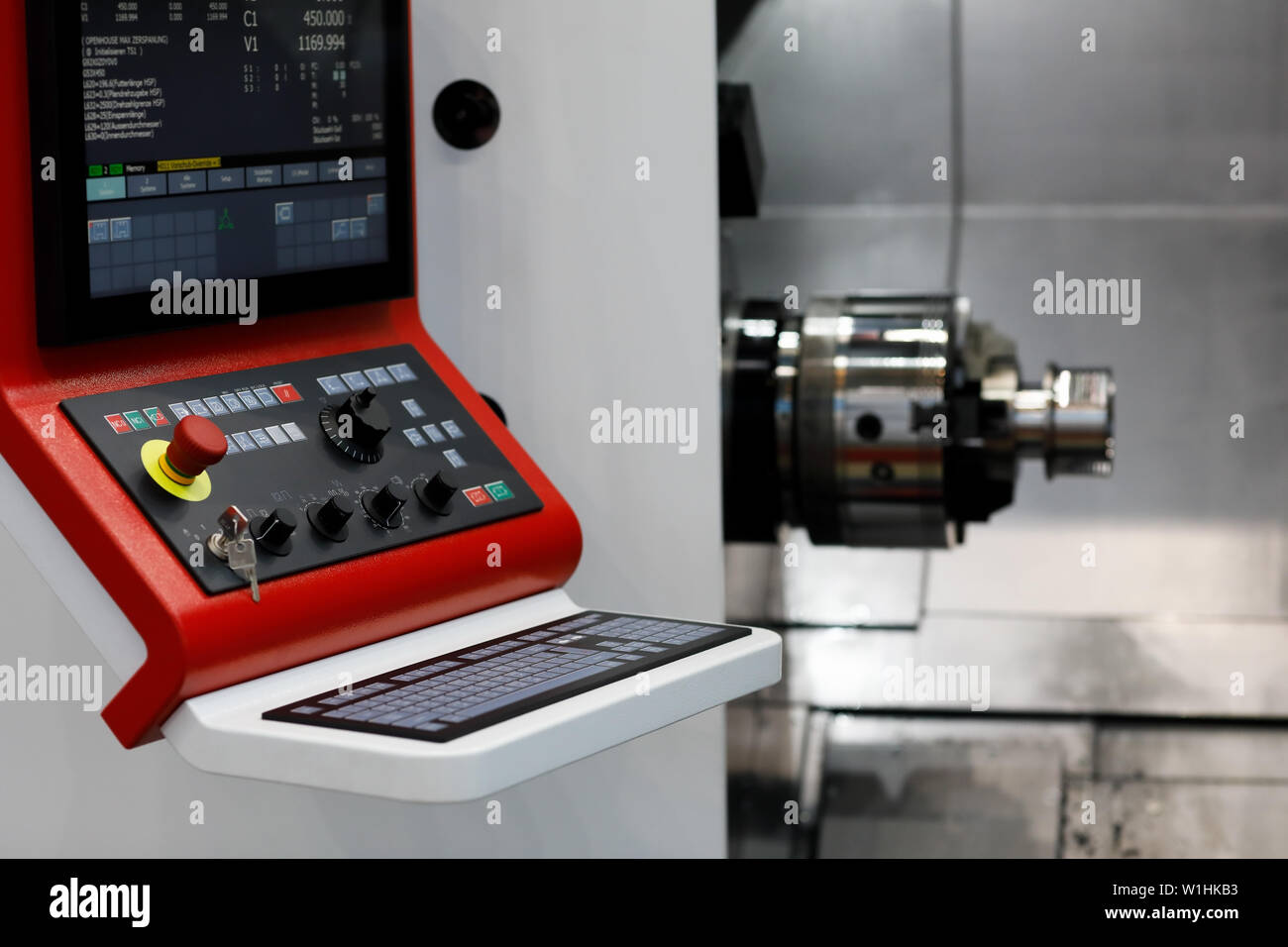 Lathe machine in a workshop hi-res stock photography and images - Alamy