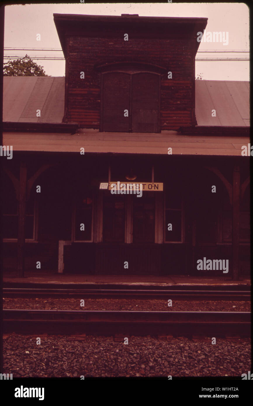 Kingston railroad station hi-res stock photography and images - Alamy