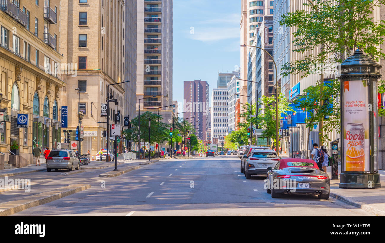Montreal street light hi-res stock photography and images - Alamy