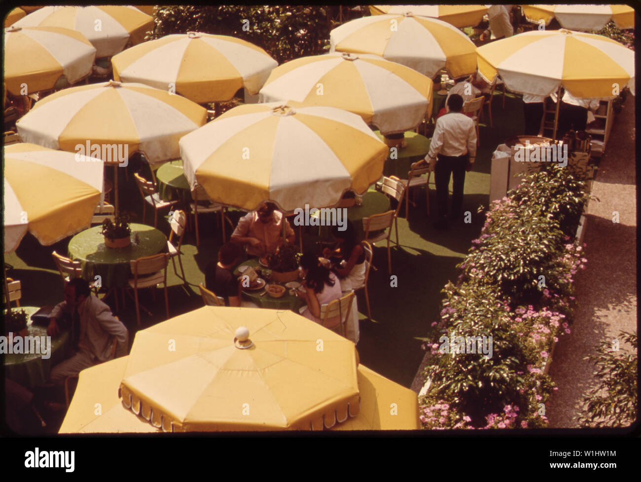 ROCKEFELLER CENTER--5TH AVENUE SIDE Stock Photo - Alamy
