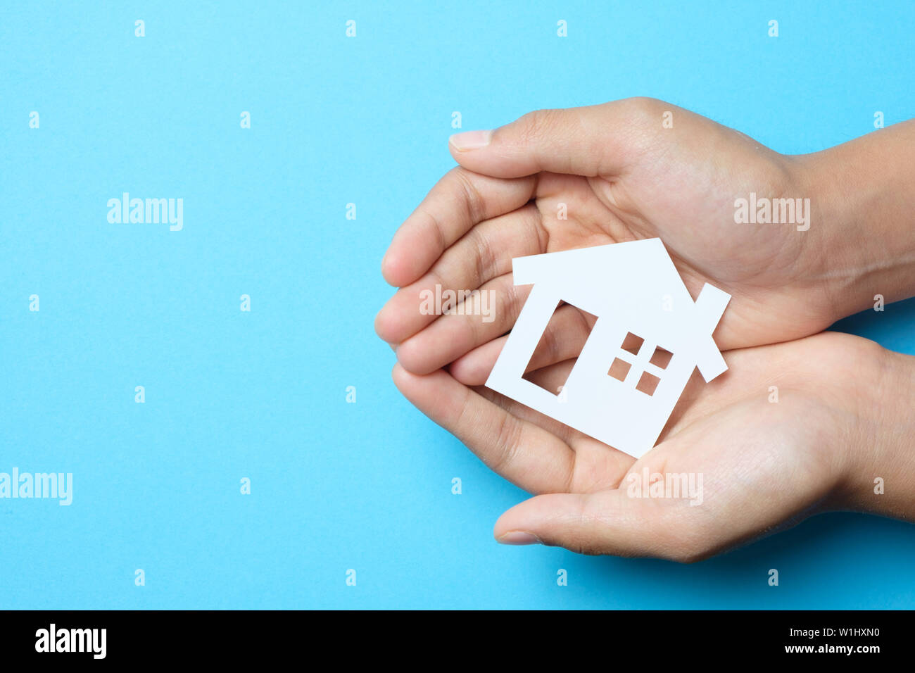 House paper craft hi-res stock photography and images - Alamy