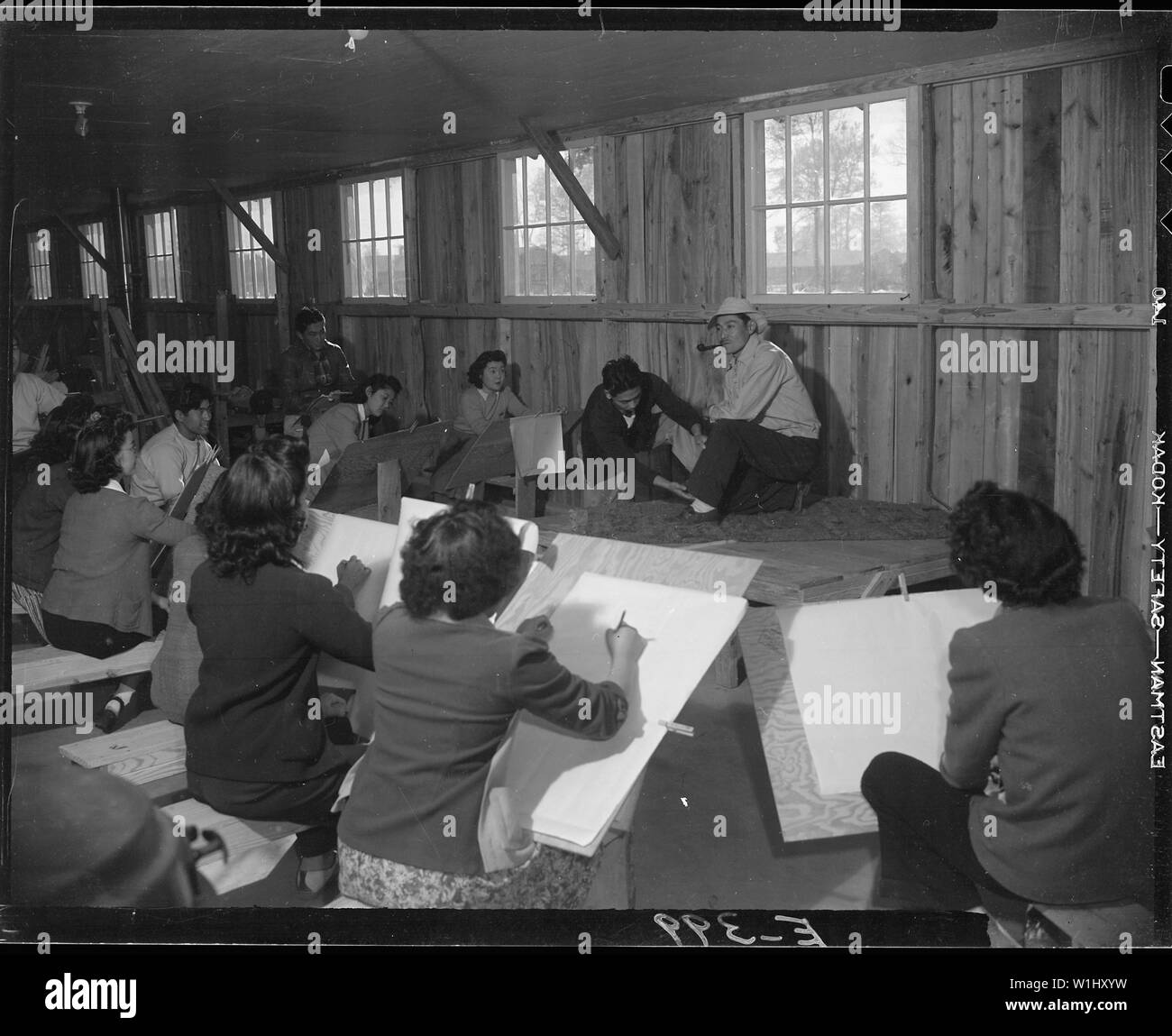 Rohwer Relocation Center, McGehee, Arkansas. An art class at a ...