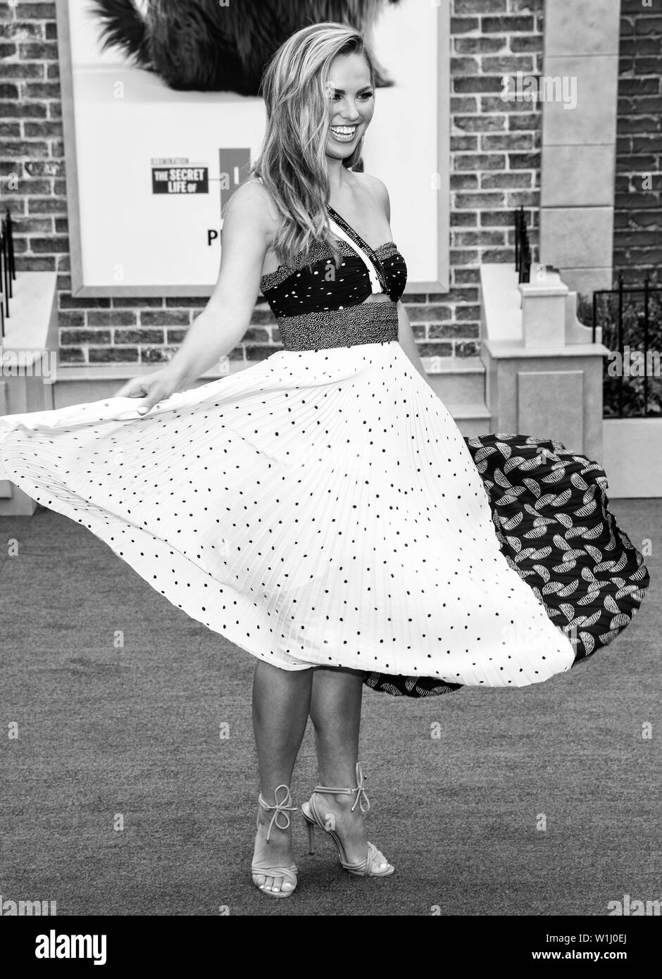 Pets 2 movie Black and White Stock Photos & Images - Alamy