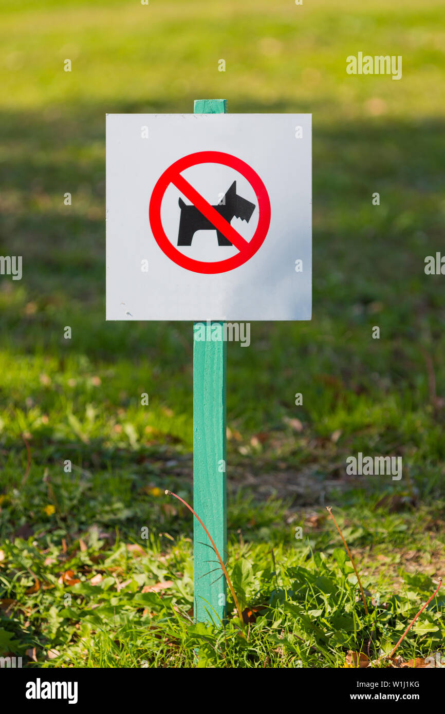 Guide dog road sign hi-res stock photography and images - Alamy
