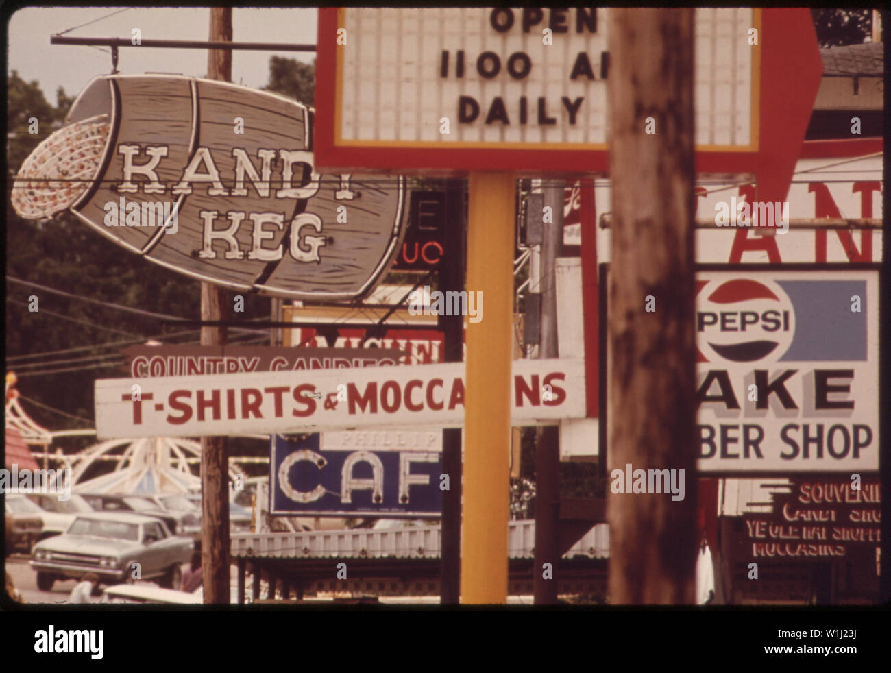 Sign congestion on the strip hi-res stock photography and images - Alamy