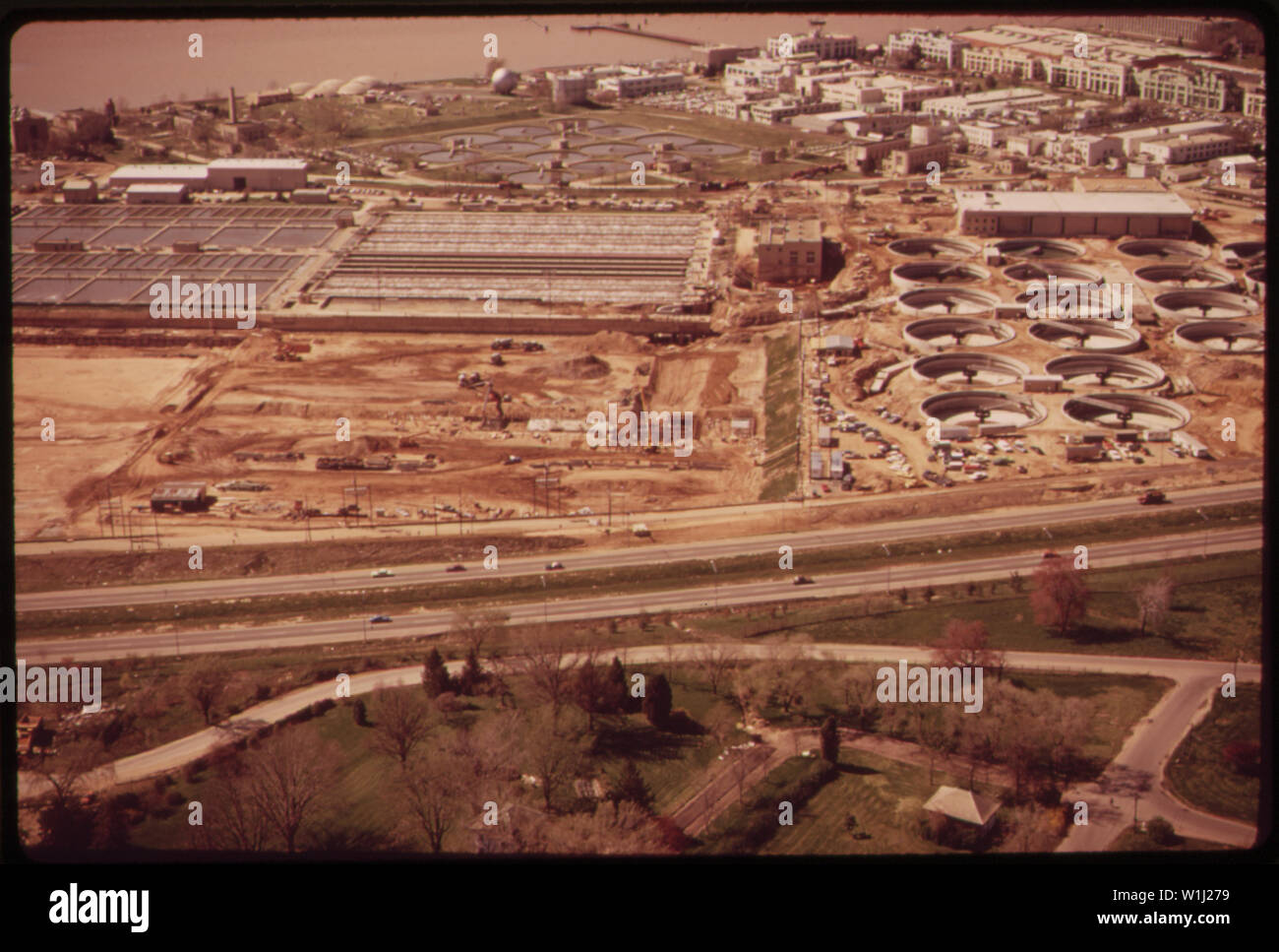 SITE OF NEW AERATION TANKS AND EXISTING TANKS AT THE BLUE PLAINS SEWAGE ...