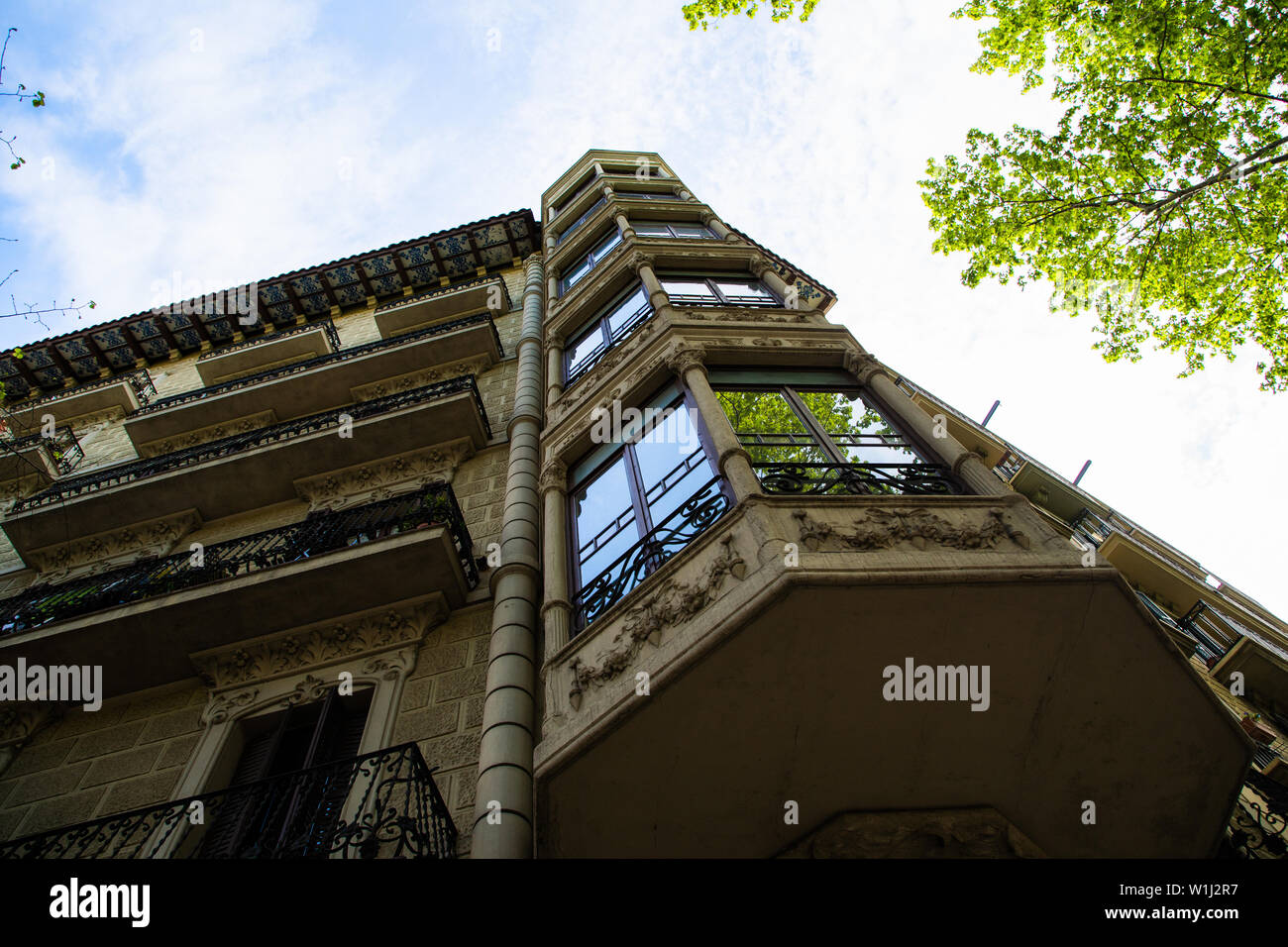 BARCELONA, SPAIN - April, 2019: Architectural buildings and street ...
