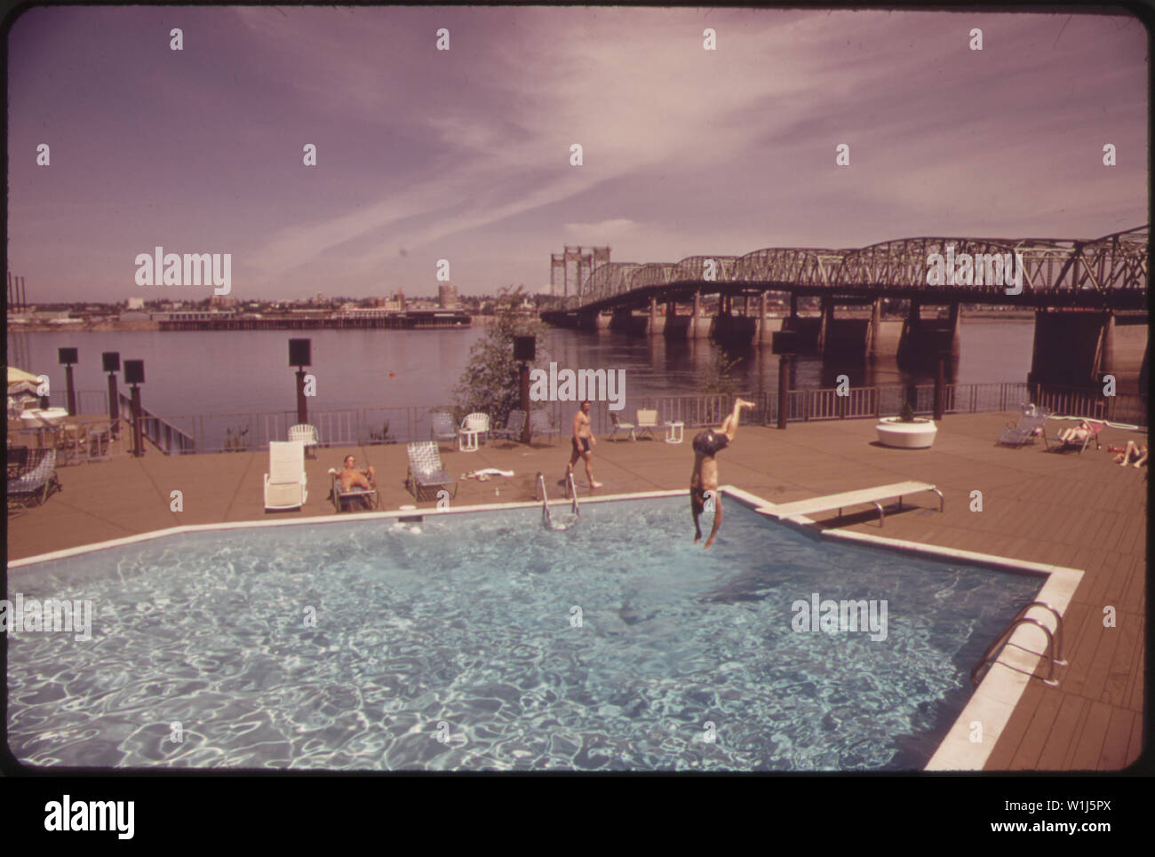 SWIMMING POOL OF THUNDERBIRD MOTEL ON THE COLUMBIA RIVER WITHIN YARDS ...