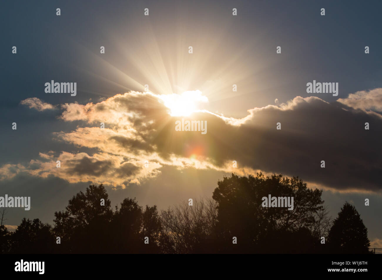 Sunshine through rain hi-res stock photography and images - Alamy