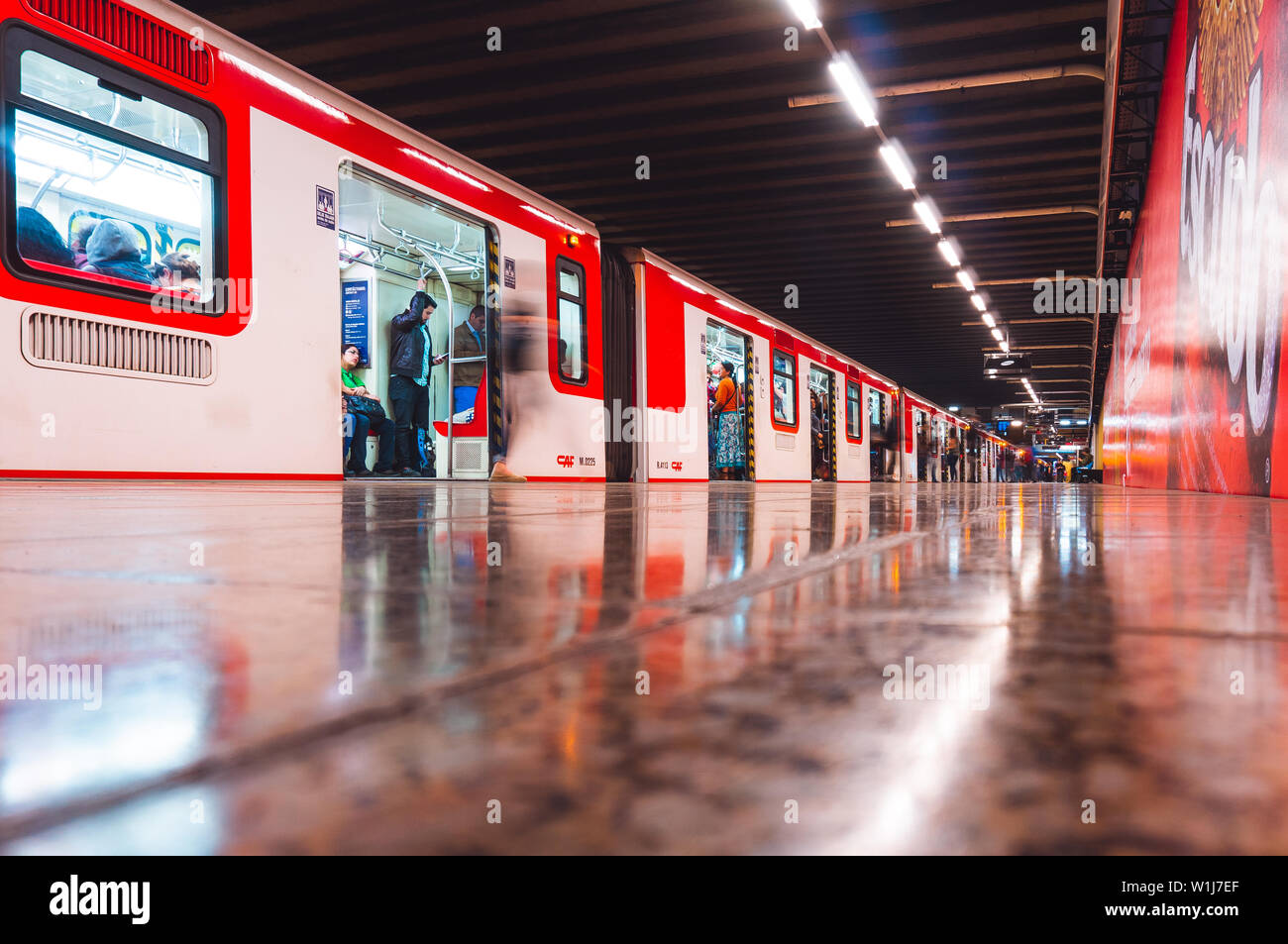 Ns07 metro de santiago hi-res stock photography and images - Alamy