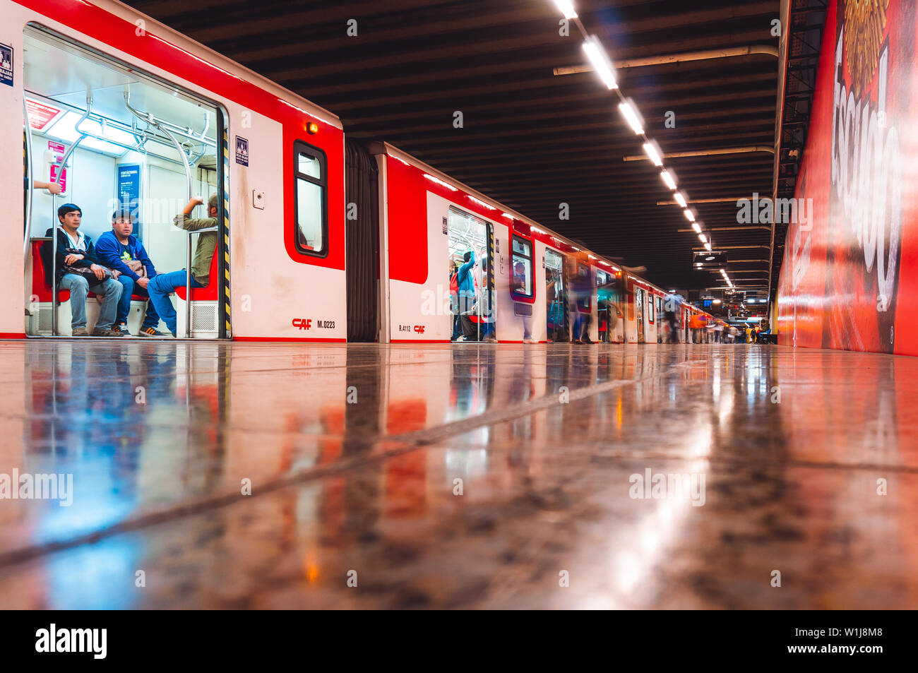 Ns07 metro de santiago hi-res stock photography and images - Alamy