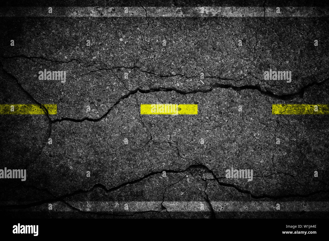 Broken yellow line hi-res stock photography and images - Alamy