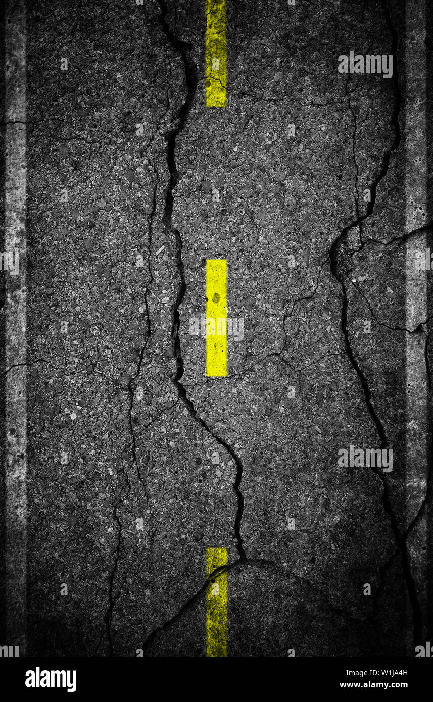 Broken yellow line hi-res stock photography and images - Alamy