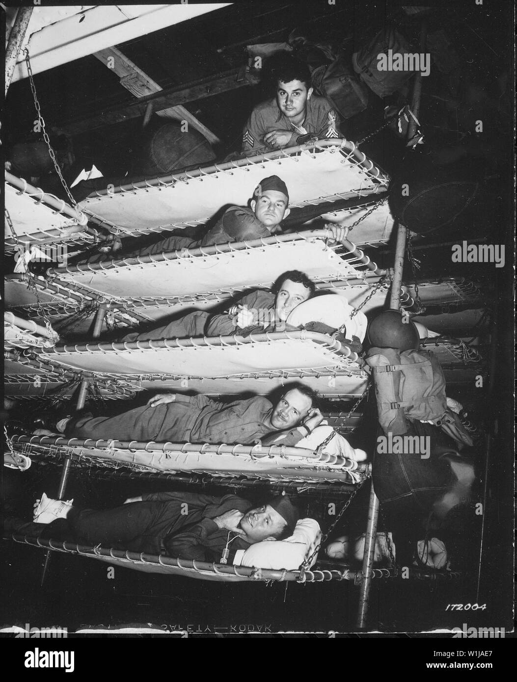 Army bunks hi-res stock photography and images - Alamy