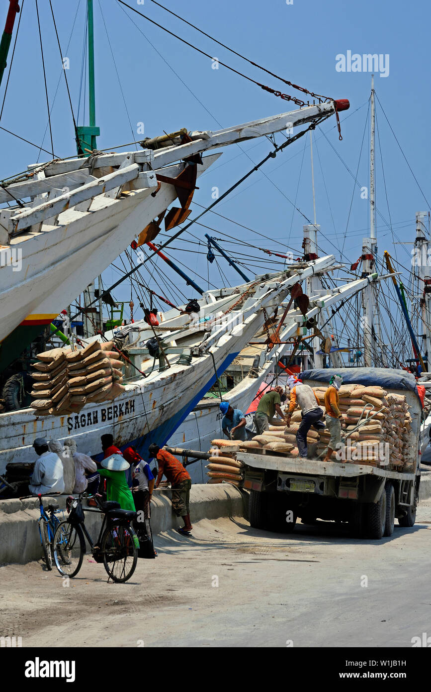jakarta, dki jakarta/indonesia - november 04, 2015: wooden prahu pinisi ...
