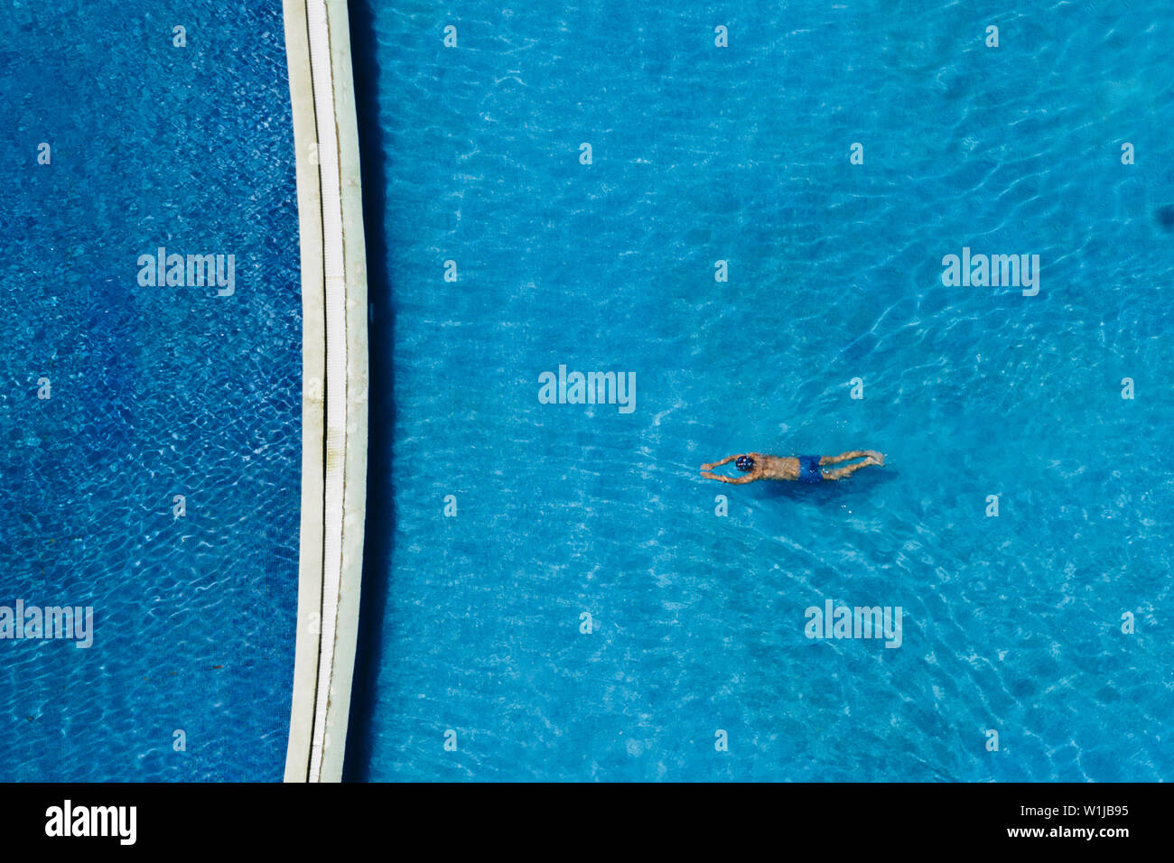 Top view dive swimming pool hi-res stock photography and images - Alamy