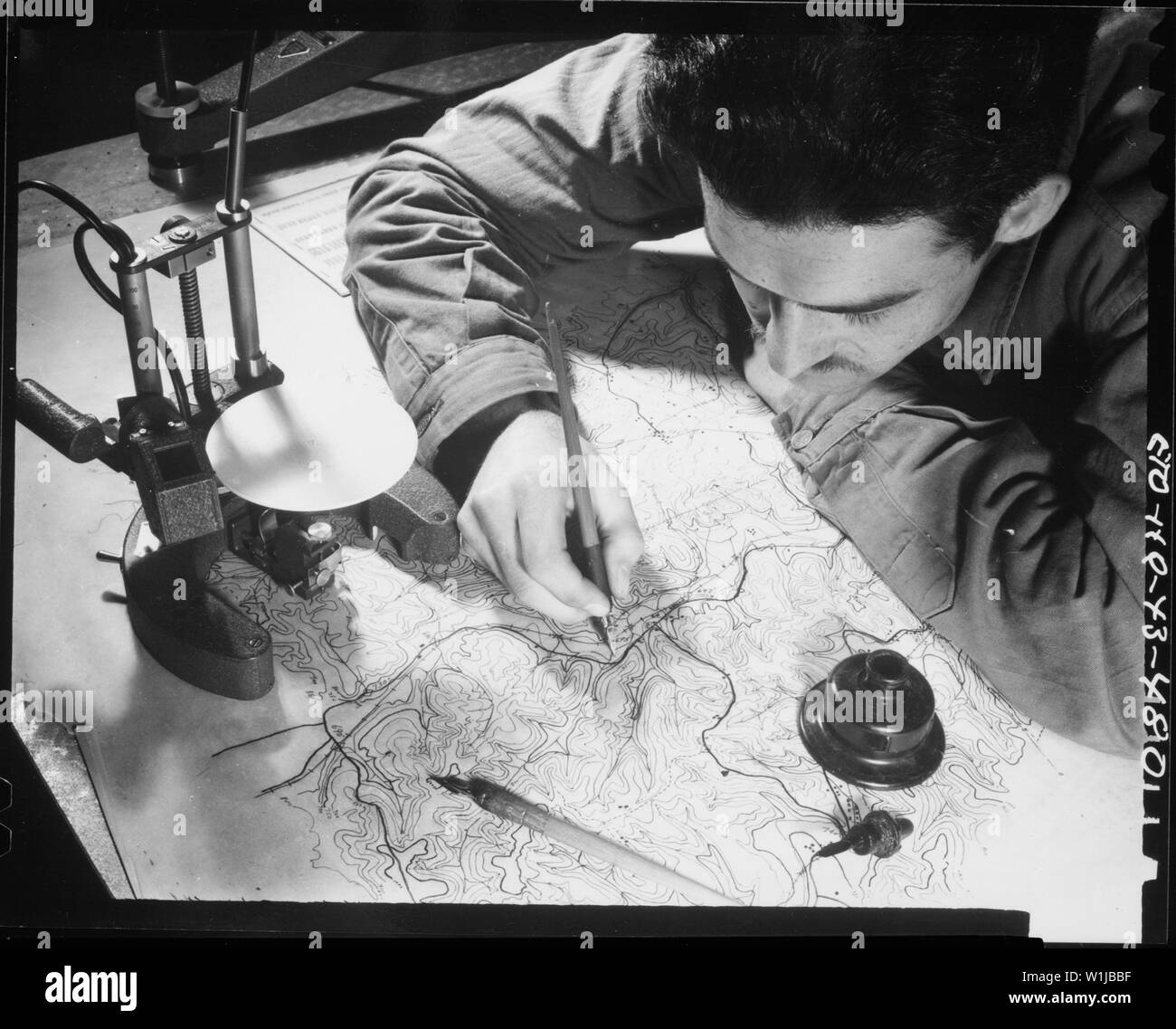Staff Sergeant Blake Ellis, Sheel Creek, Tennessee, inking in the ...