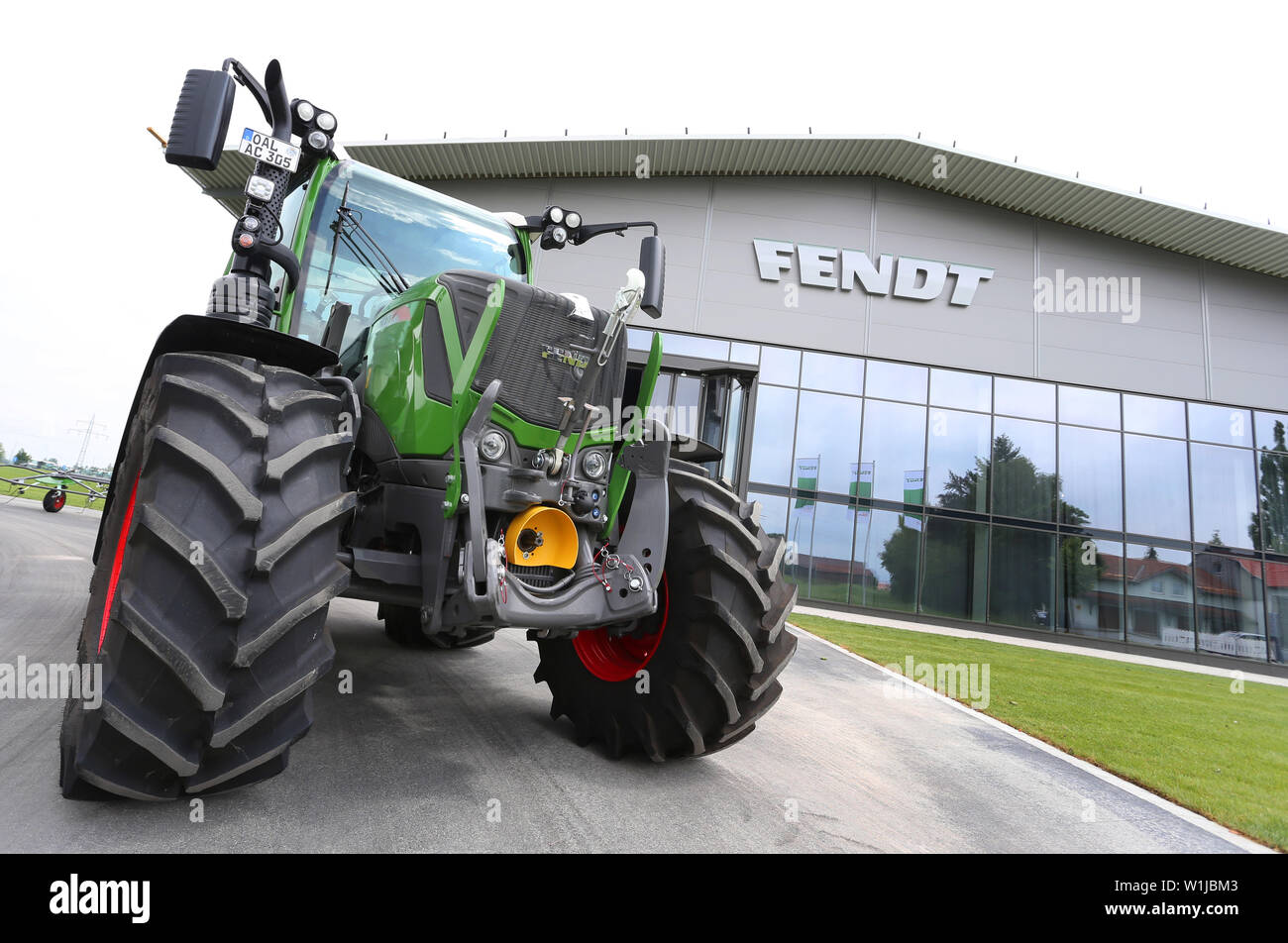 Agco tractor hi-res stock photography and images - Alamy