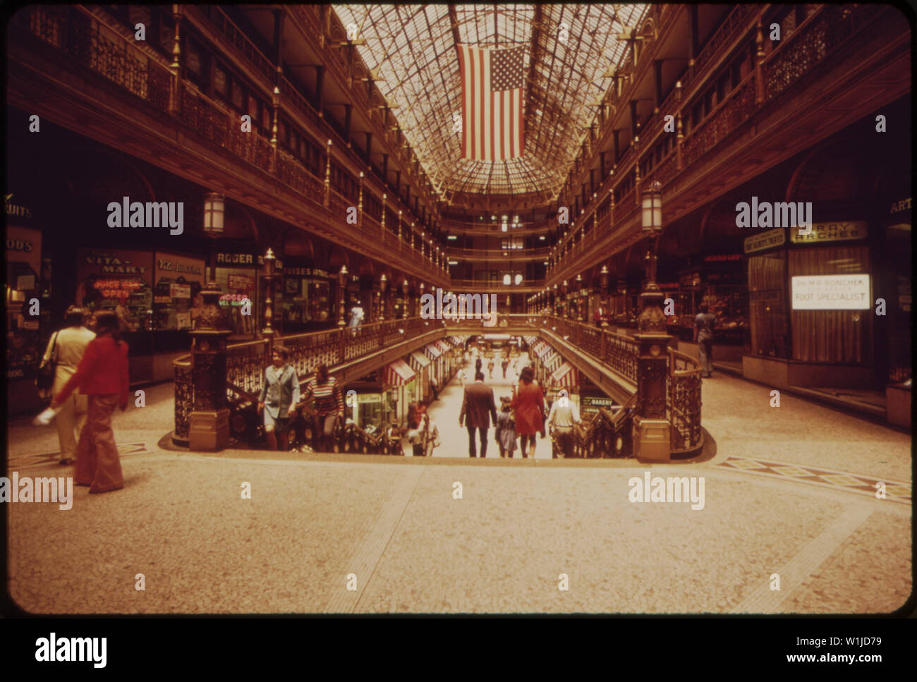 Cleveland enclosed shopping arcade hi-res stock photography and images ...