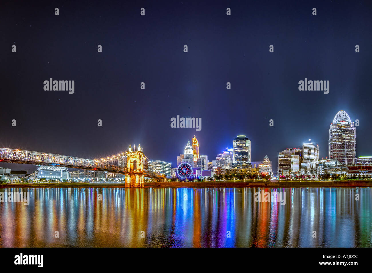 Cincinnati Skystar Wheel Skyline Stock Photo - Alamy