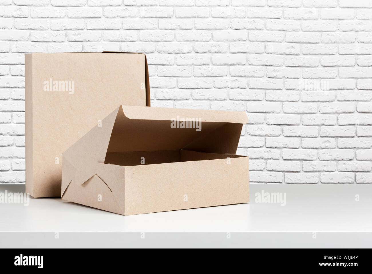 simple brown paper bag for lunch or food on table Stock Photo - Alamy