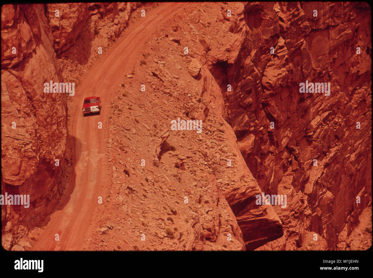 THE SCHAEFER TRAIL, A FAMOUS ROAD IN THE CANYONLANDS, WHICH DESCENDS ...
