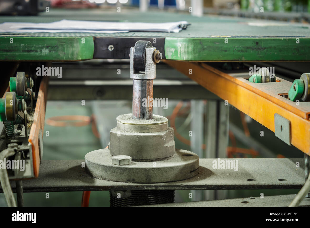 stopper block pallet industrial Stock Photo - Alamy