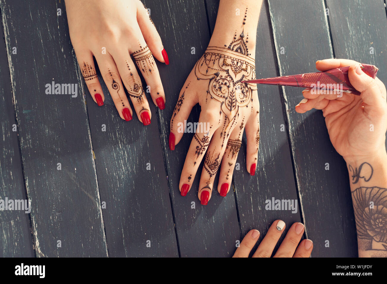 Process of applying mehndi on female hands Stock Photo - Alamy