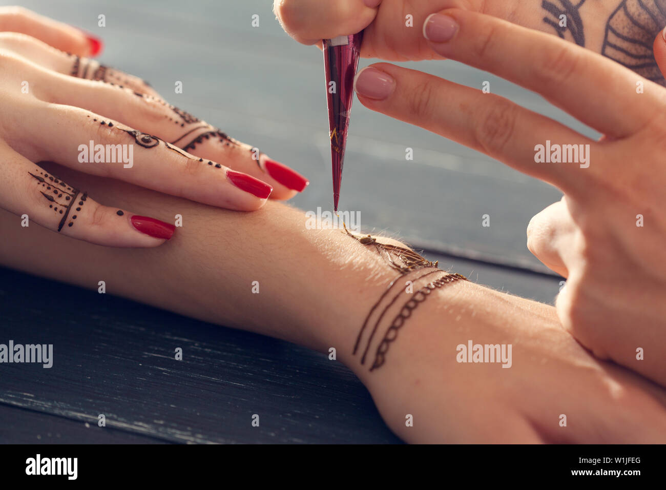 Process of applying mehndi on female hands Stock Photo - Alamy