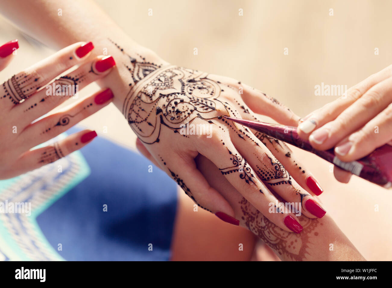 Process of applying mehndi on female hands Stock Photo - Alamy