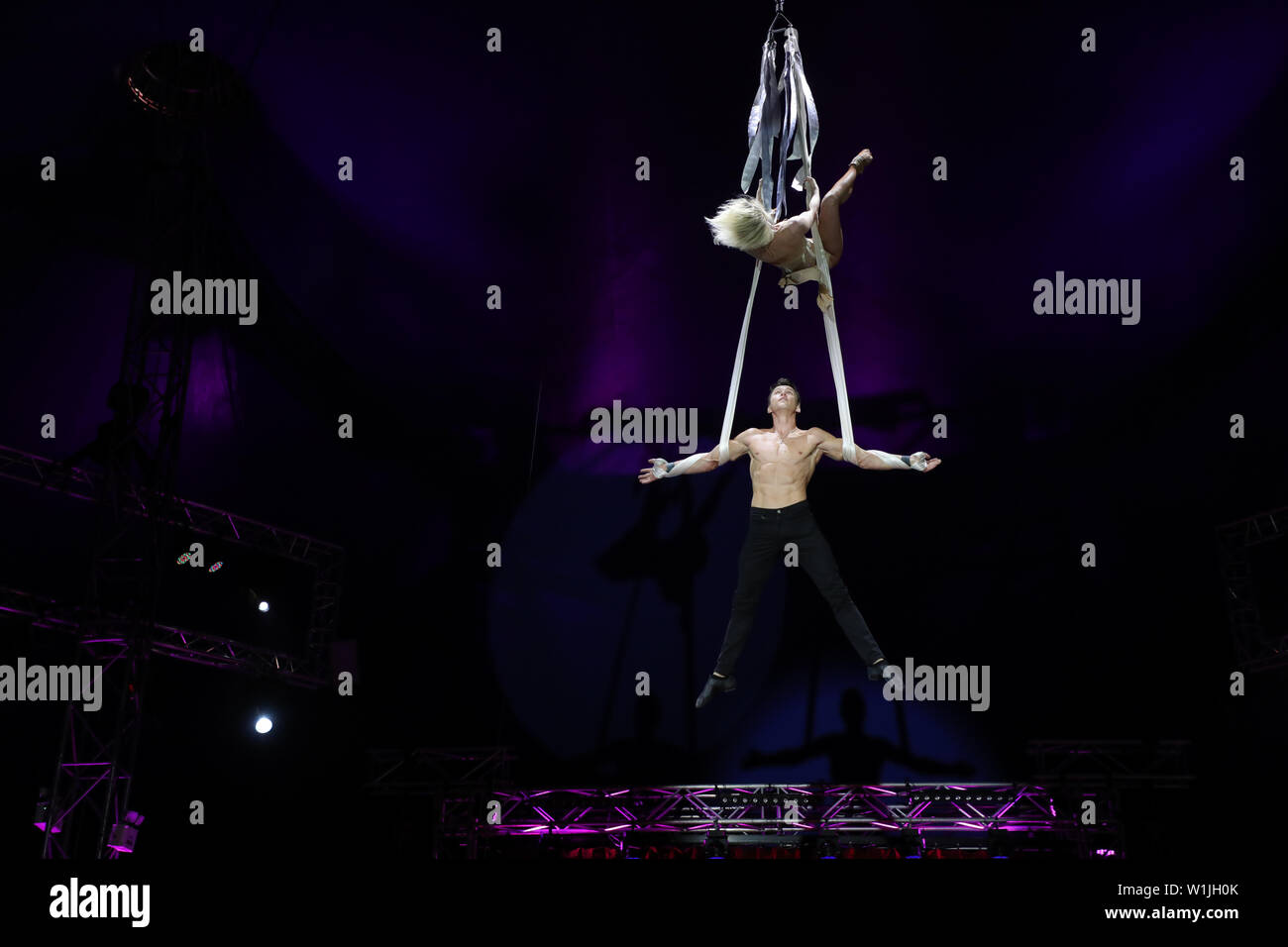Russian acrobats hi-res stock photography and images - Alamy