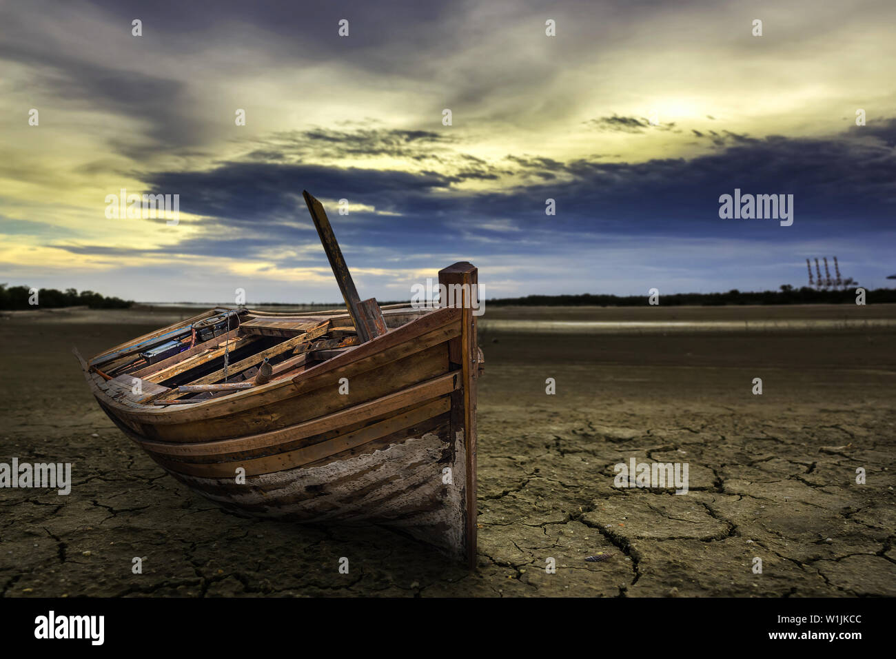 Boat crash hi-res stock photography and images - Alamy