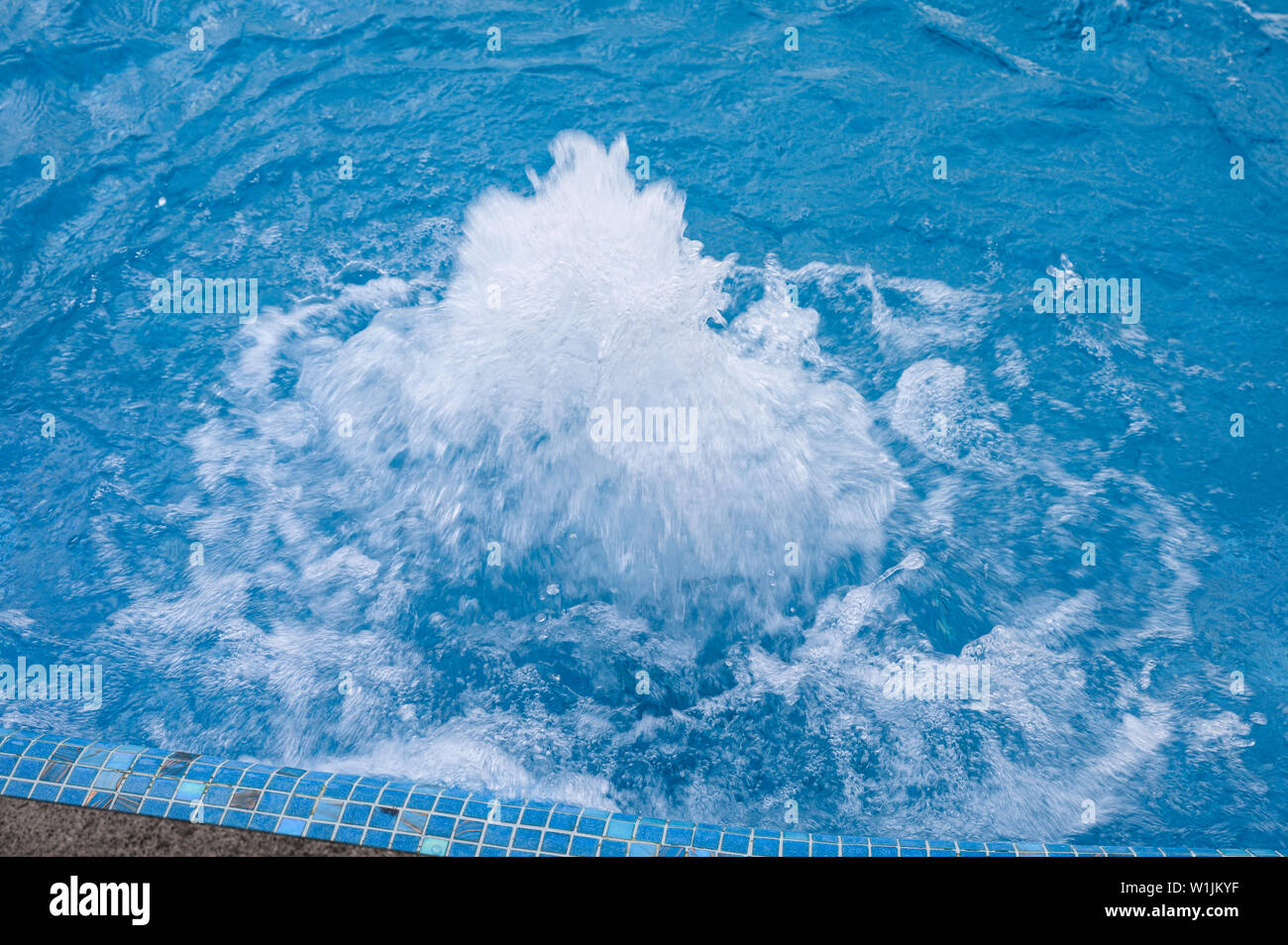 Swimming pool surface caustics ripple hi-res stock photography and ...