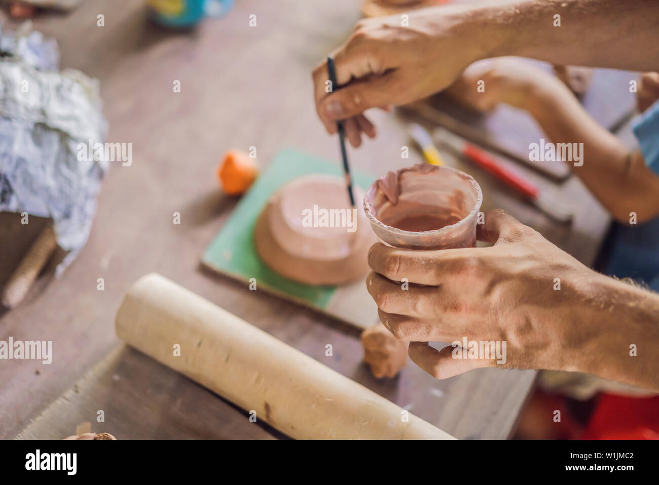 Mother daughter making ceramic pot hi-res stock photography and images ...