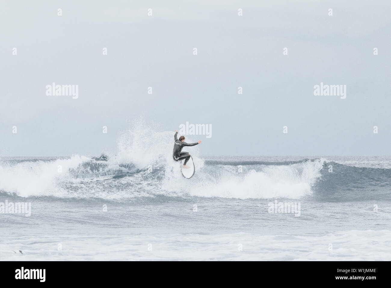 Surfer riding a barrel wave hi-res stock photography and images - Alamy