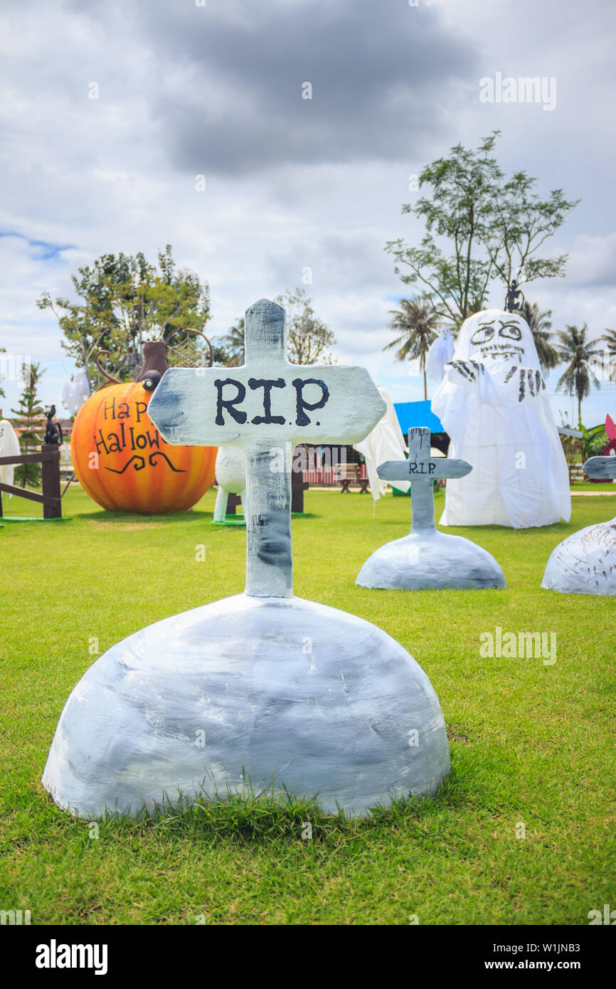 Beautiful cemetery hi-res stock photography and images - Alamy
