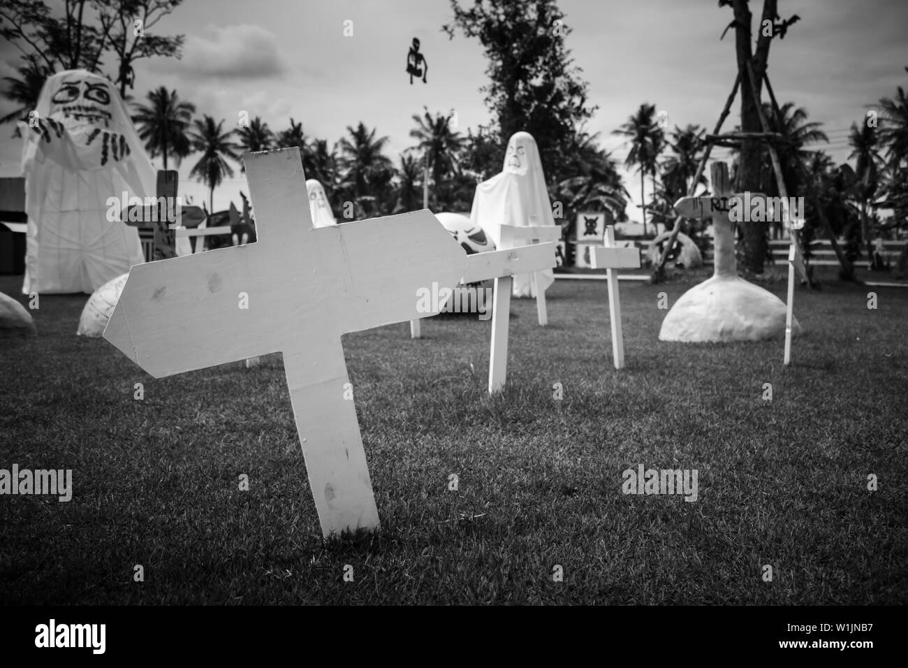 Burial cross in a graveyard - Black and white version Stock Photo - Alamy