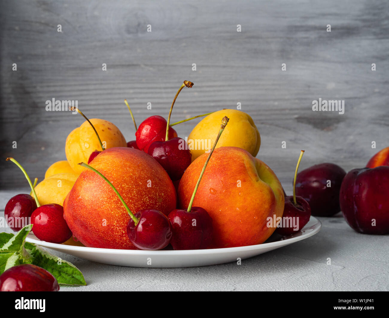 Peaches and cherries hi-res stock photography and images - Alamy