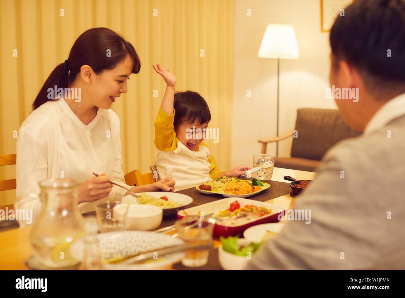 Japanese Family Dinner Table Stock Photos & Japanese Family Dinner ...