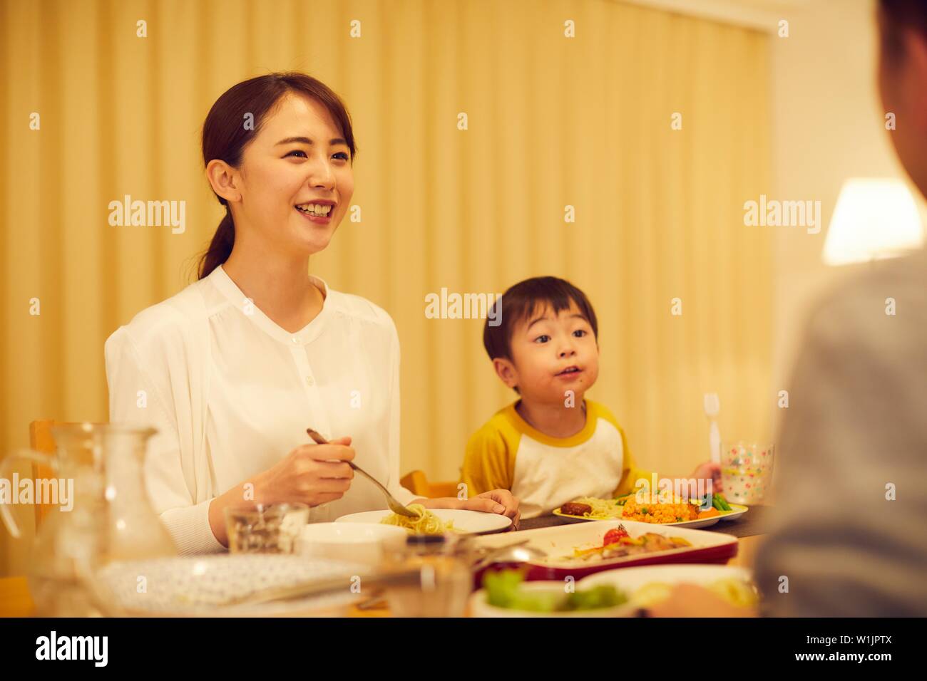 Japanese Family Dinner Table Stock Photos & Japanese Family Dinner ...