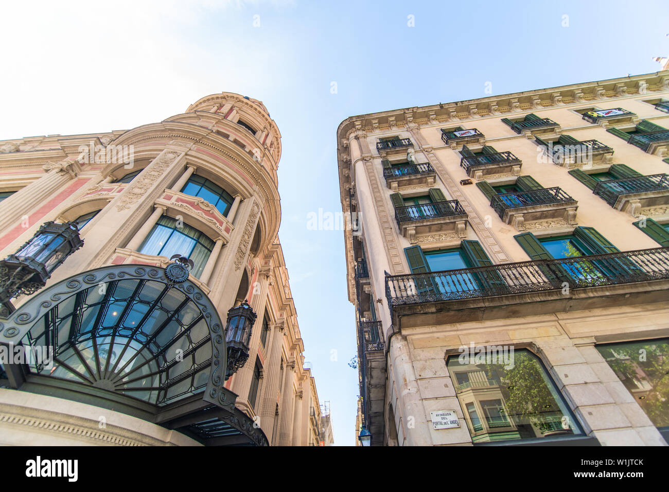 Spain gothic quarter dining hi-res stock photography and images - Alamy