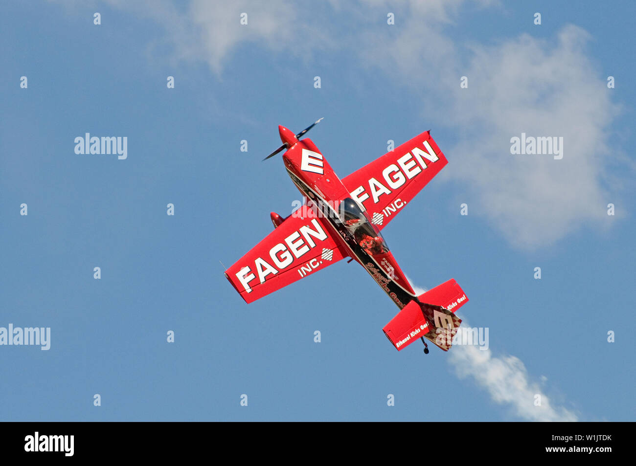 Greg Poe flies the Fagen MX2, powered by ethanol, at the 2009 Air Show ...