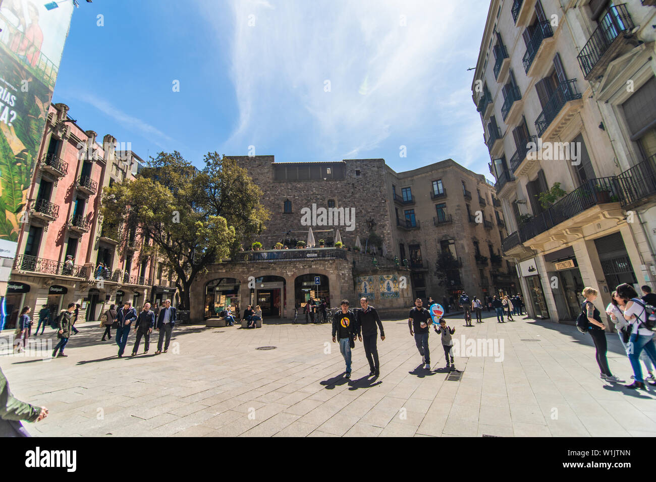 Spain gothic quarter dining hi-res stock photography and images - Alamy