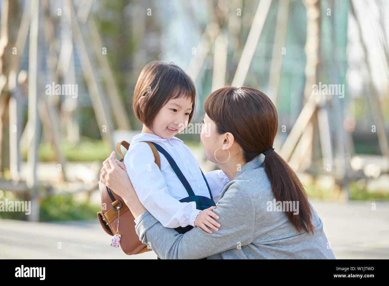 Japanese mother and kid Stock Photo - Alamy