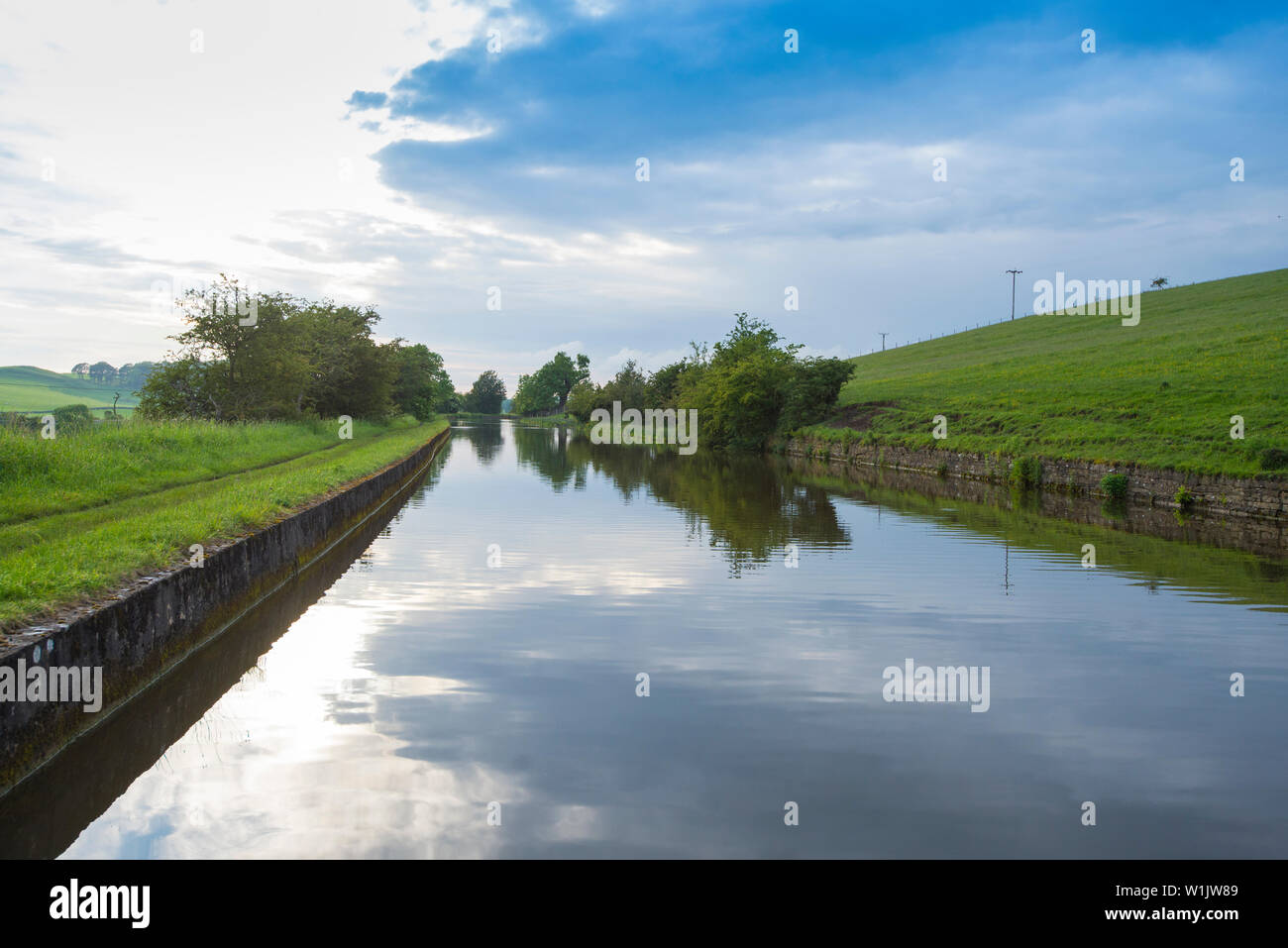 English summer waterway hi-res stock photography and images - Alamy