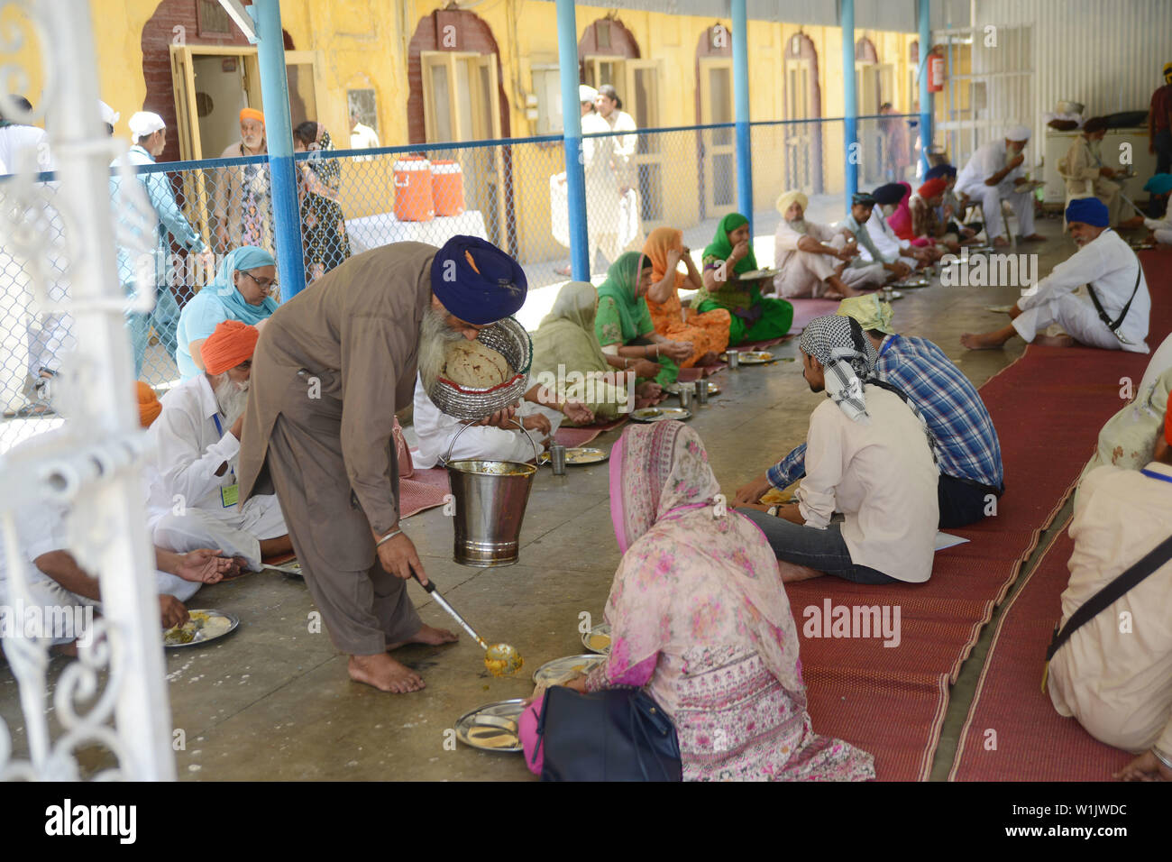 Lahore, Pakistan. 29th June, 2019. Indian and Pakistani Sikh pilgrims ...