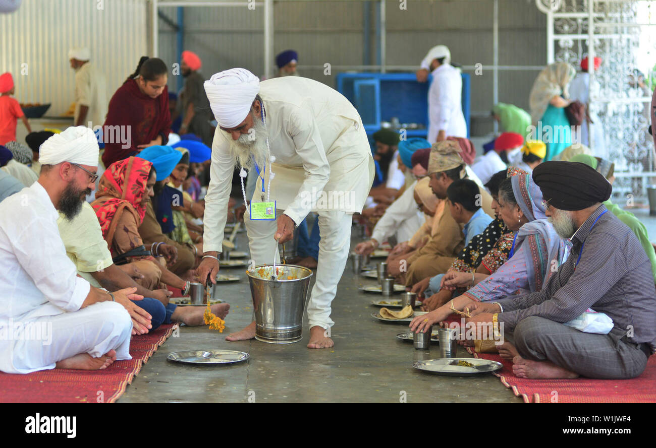 Lahore, Pakistan. 29th June, 2019. Indian and Pakistani Sikh pilgrims ...