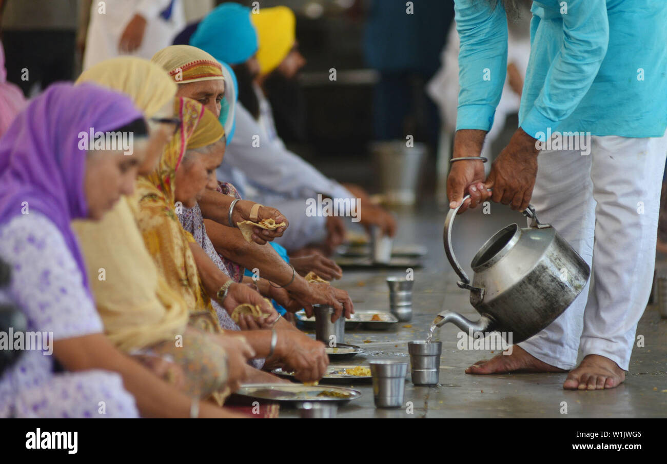 Lahore, Pakistan. 29th June, 2019. Indian and Pakistani Sikh pilgrims ...