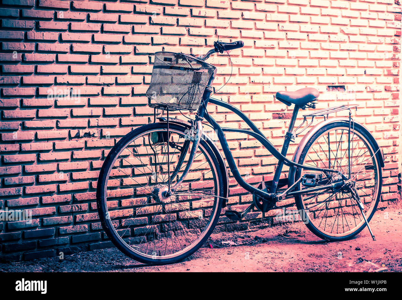 Classic vintage retro city bicycle Stock Photo - Alamy